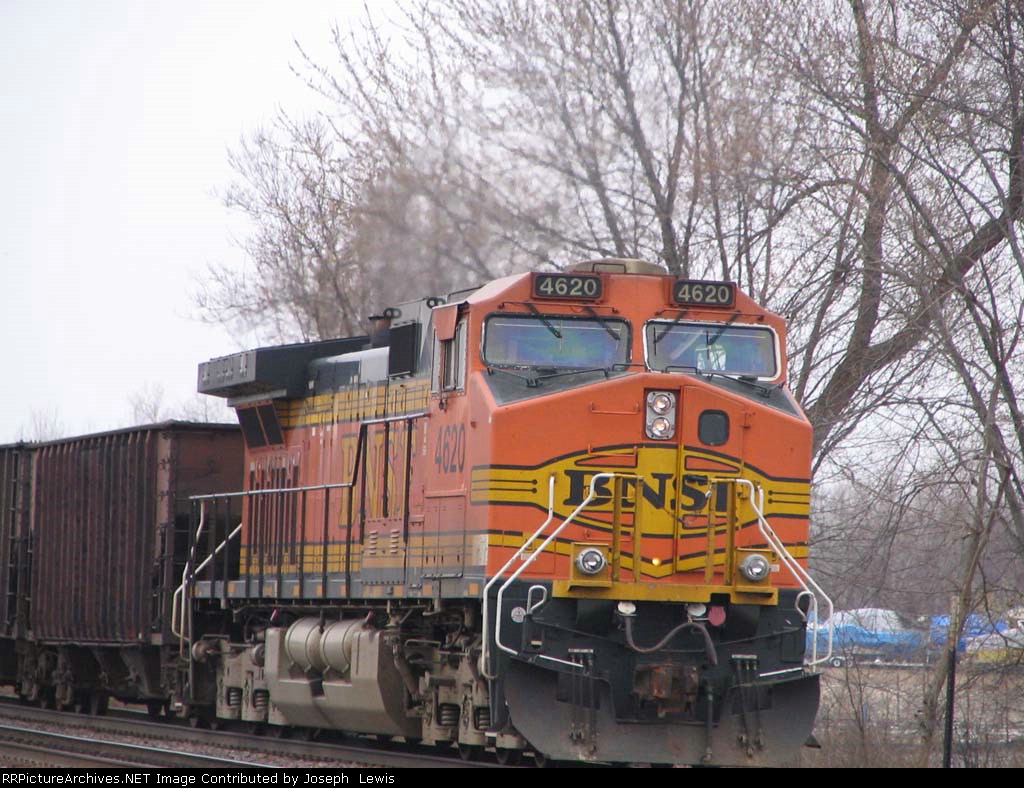 BNSF 4620 is DPU on U-SEMBIR